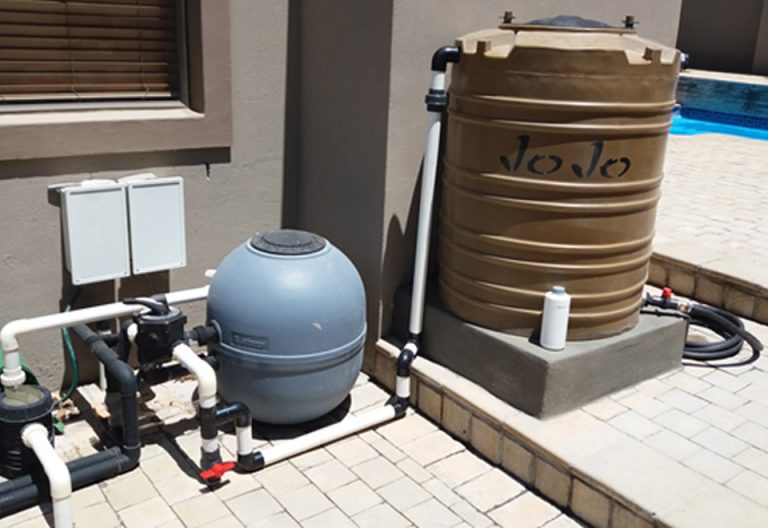 How to keep your swimming pool water topped up in drought conditions ...